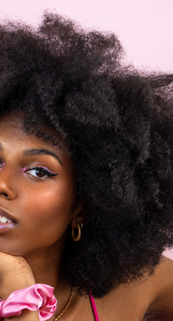 Scruncher ses cheveux : le curly secret